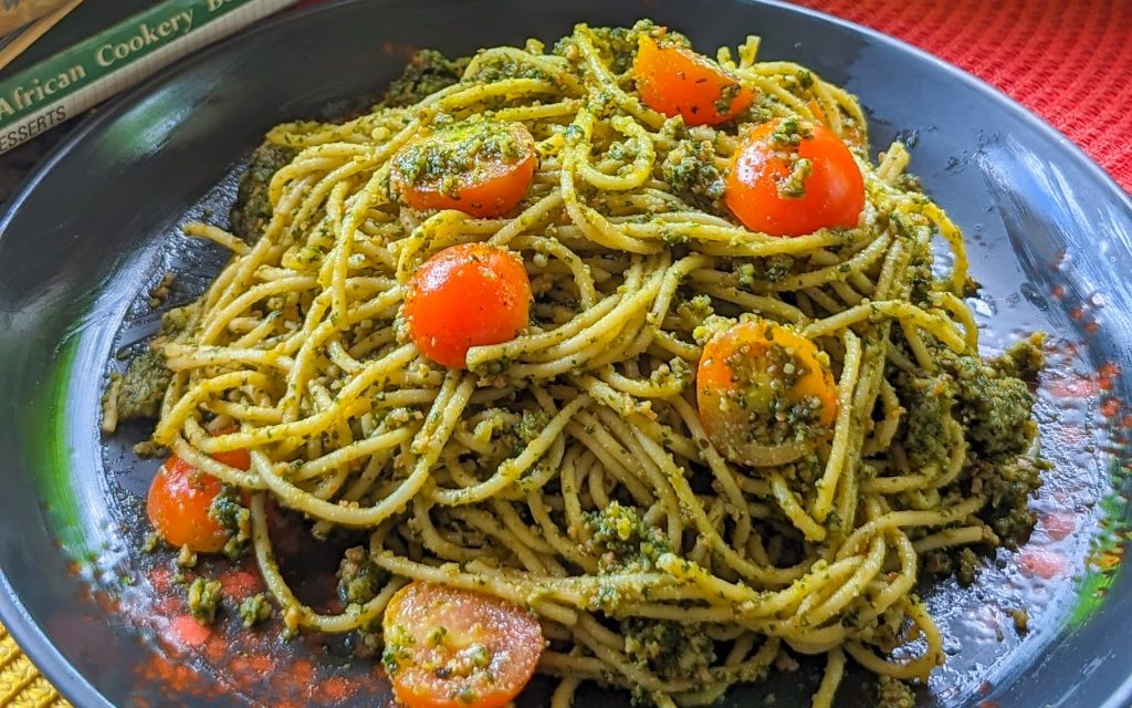 Pasta al Pesto con tomates cherry | Foodielicious